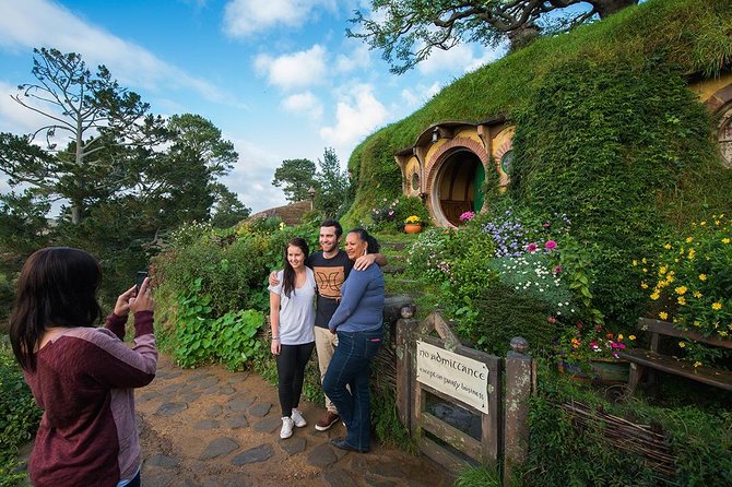 Hobbiton & Waitomo Caves Small Group Tour from Auckland - Who This Tour Is Best Suited For