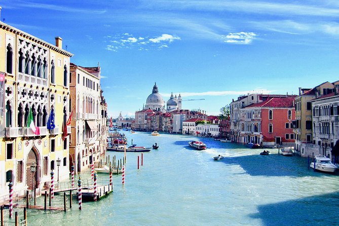 Venice: 30 min private Gondola Ride with Guide - Traveler Perspectives: A Balanced View