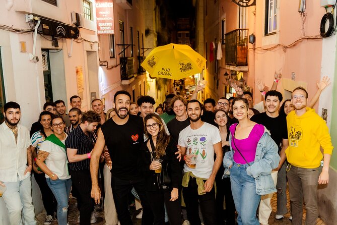 Lisbon Night Pubcrawl: 1h Open Bar, Shots and VIP Club Entry - Cais do Sodré – The Night Comes Alive