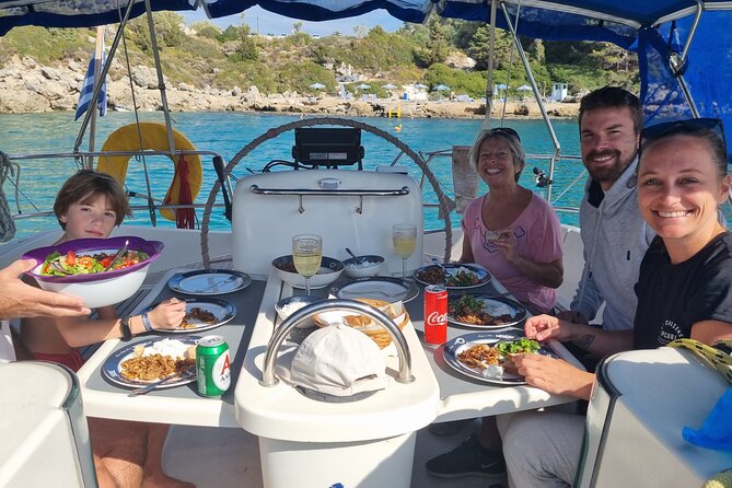 Single day Sail boat cruise with swimming, snorkeling, drinks and lunch - Booking and Practical Details