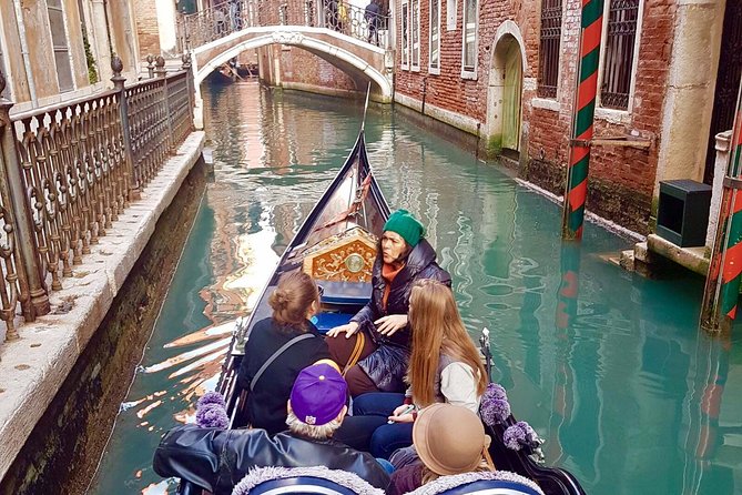 Venice: 30 min private Gondola Ride with Guide - Practical Tips for Travelers