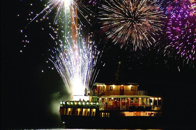 Wave Dancer Fireworks Night Cruise - Details That Make the Difference