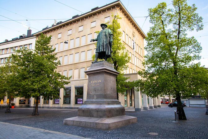 1 Hour Express Walk of St. Gallen with a Local