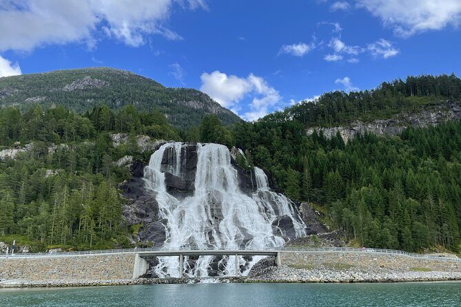1 night Hardangerfjord Private Fjord-cruise - Day 1: The Essence of the Hardanger Fjord Experience