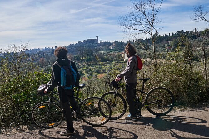 Full-Day Tuscan Hills Bike Tour With Lunch at Farm