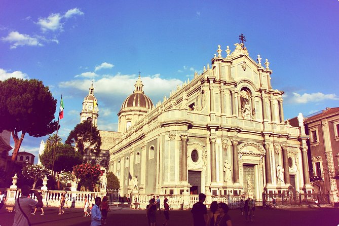 LUXURY CATANIA TRANSFER to city center (Airport, Hotels, Port, Station) - Your Experience in Catania: What to Expect
