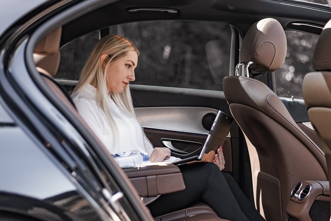 Private transfer from BRU Airport to Brussels city with luxury limousine 3 pax