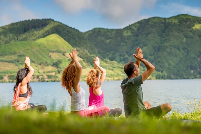 Yoga in Private Stand Up Paddle at Lagoa das Sete Cidades - The Itinerary: What to Expect