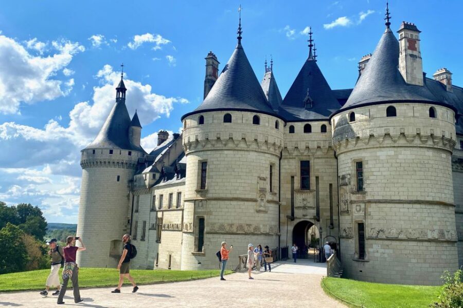 2-day Private Top 6 Loire Valley Castles from Paris Mercedes