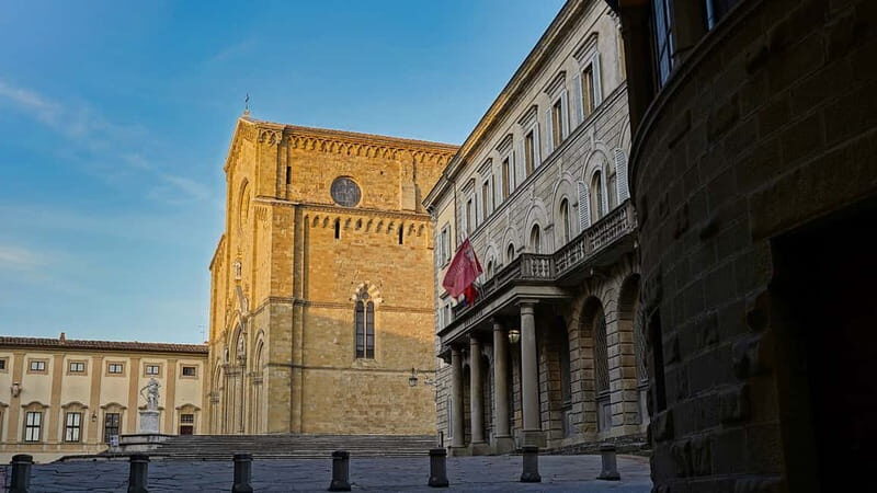 2 hours Arezzo group walking tour