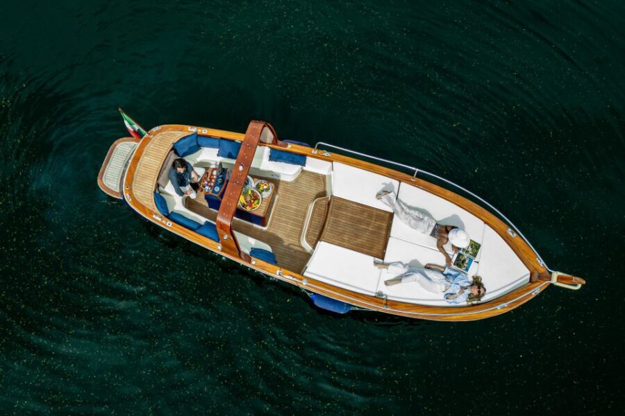 2 hours Private Boat Tour on Como Lake Bellagio (Wood Boat)