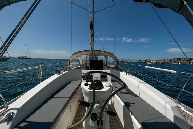 2 hours Private Sailing Experience in Cascais