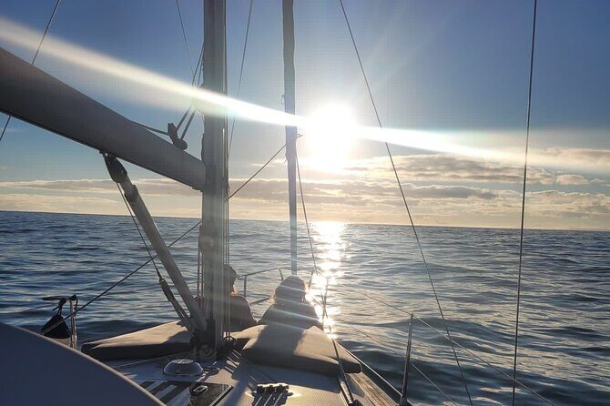 2 Hours Romantic experience for two by sailboat in Cascais