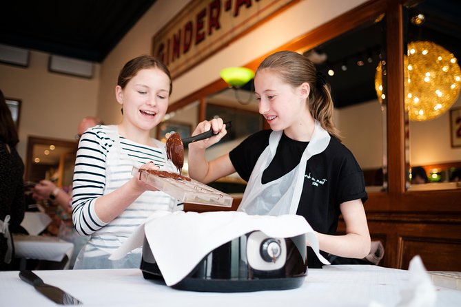 2.5h Belgian Chocolate Pralines Workshop in Brussels