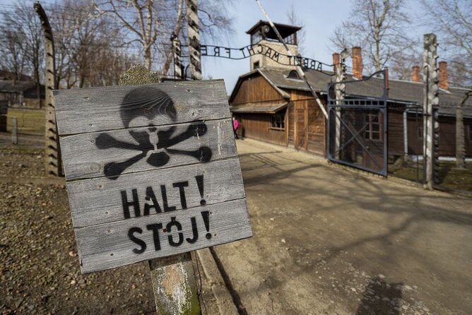 Auschwitz Birkenau Tour with Pickup and Lunch