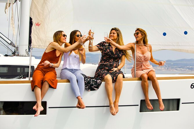 Barcelona Private Sailing with Open Bar & Snacks (max 9)
