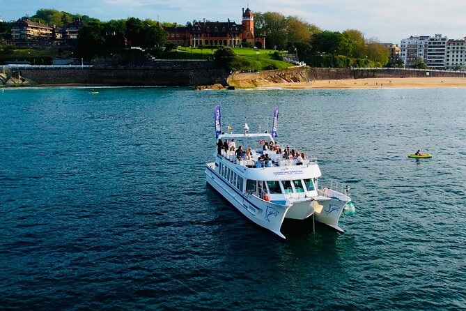 Boat trip through the bay and the coast of Donostia San Sebastián