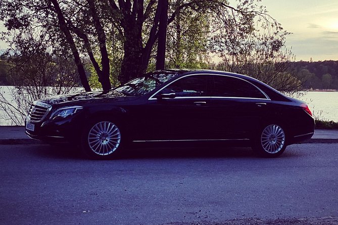 First Class Airport Limousine Transfer: Arlanda Airport to Stockholm City