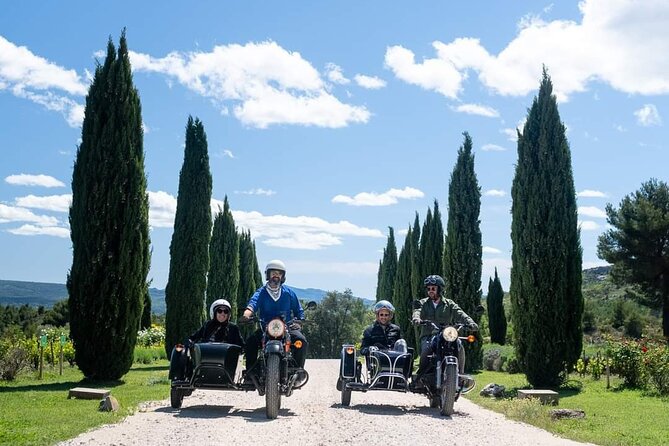 From Aix-en-Provence: 2-Hour Wine & Scenery Sidecar Tour