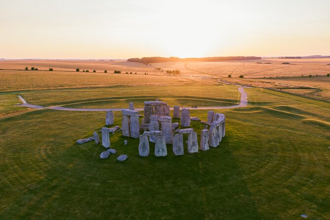 Full-Day Private Tour of Stonehenge and Bath with Pickup