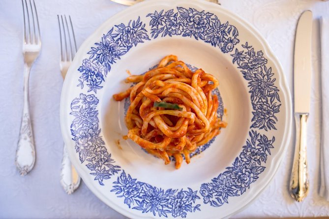 Lunch or dinner and cooking demo at a local's home in Pescara