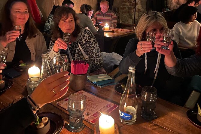 Medieval Experience: Guided Sightseeing and Food Tasting