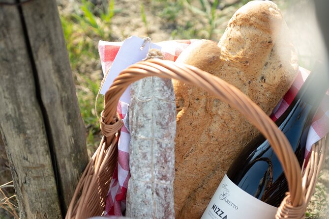 Monferrato (Asti): Wine Tour with light lunch picnic in the vineyards
