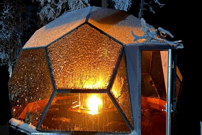 Northern Lights dinner in a Glass Igloo