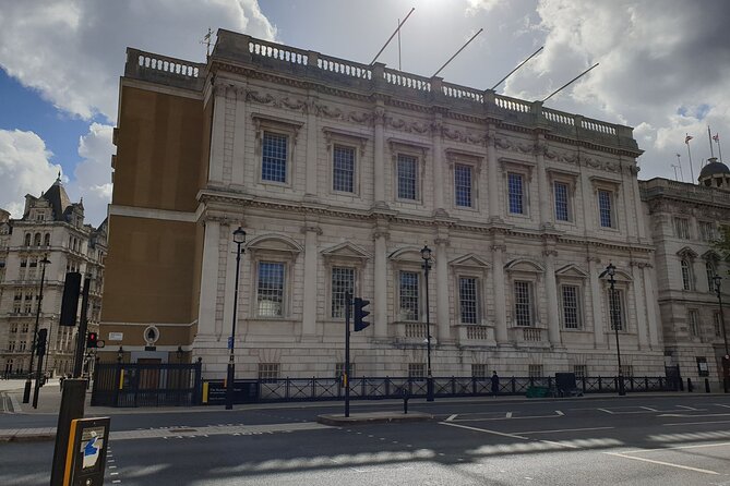 Palaces, Parliament & Power: A Walking Tour of London's Royal City
