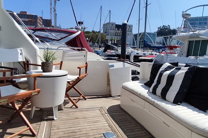 Porto: Luxury Yacht Tour of the 6 Bridges and Douro Natural Reserve