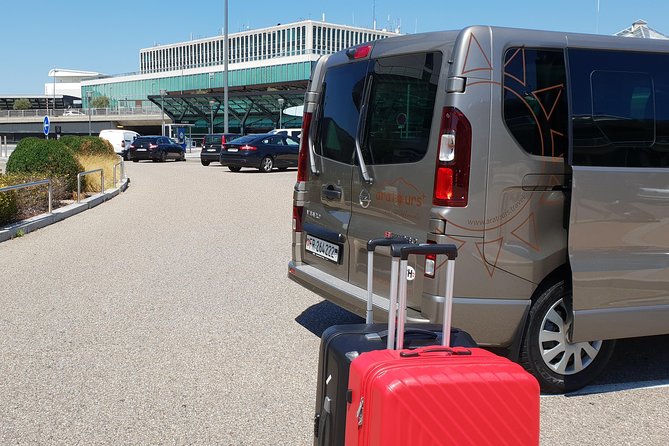 Private Arrival Transfer: from Geneva Airport to Geneva City