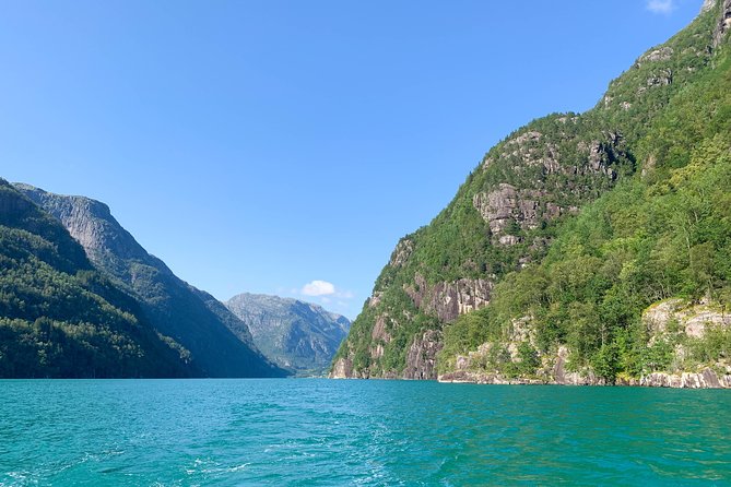 Private cruise - Fjord and waterfalls cruise to Modal- Mostraumen