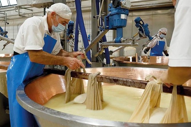 Private Day Tour & Lunch: Parmesan, Wine, and Vinegar Tasting