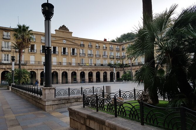 Private Guided Full-Day Walking Tour in Bilbao