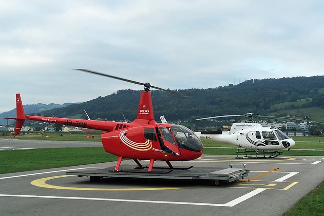 Private helicopter tour to Jura and Seeland - a beautiful sightseeing flight