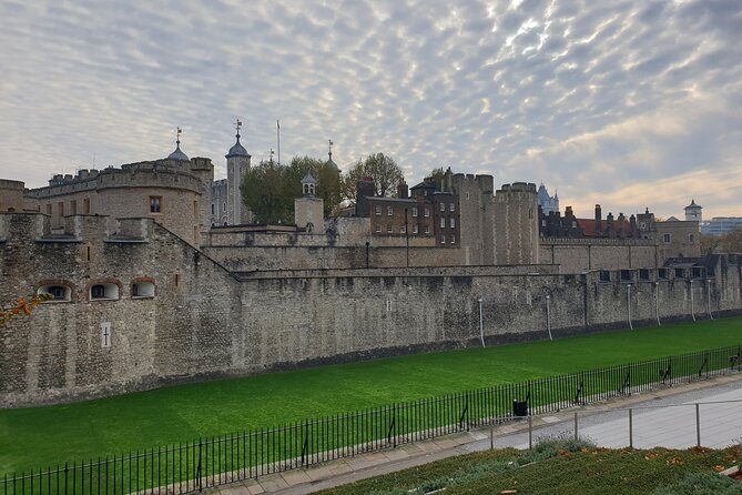 Roman Ruins to Blitz Bombings: A Walking Tour of London's Fiery History