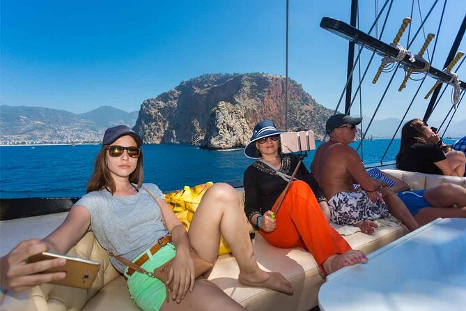 Side-Alanya: Pirate Yacht Tour (Legend Big Kral) with Lunch-Drink