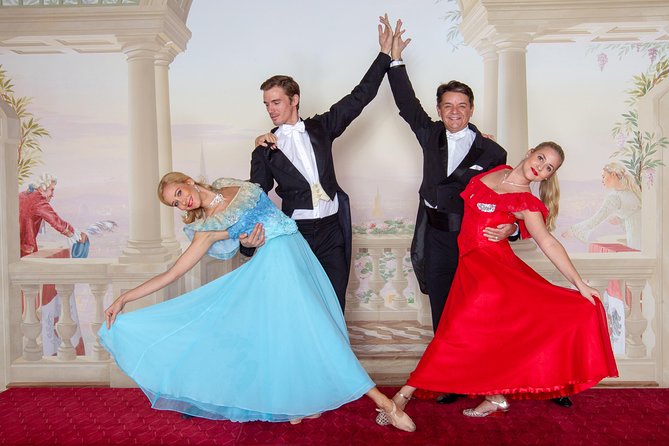Skip the Line: Austrian Dinner Show Ticket in Vienna