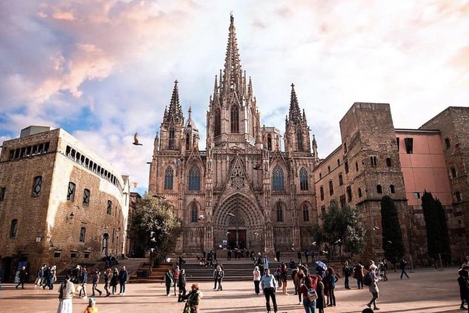 Small Group Barcelona Walking Tour, Flamenco Show & Tapas Dinner