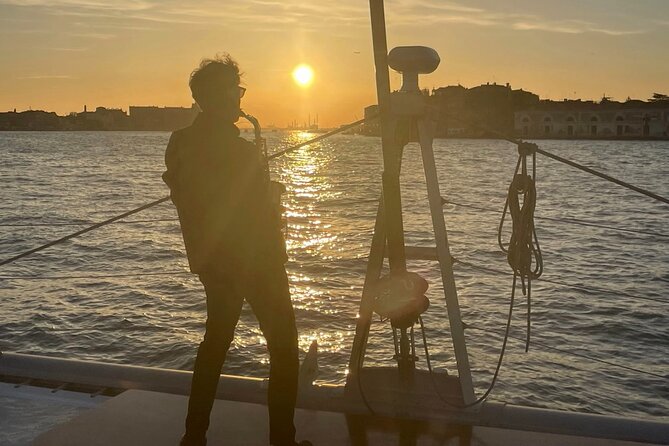 Sunset Jazz Cruise with Aperitivo and live Saxophone