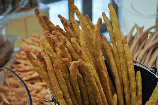 Turin: Sunset Food & Drinks Tour by Do Eat Better