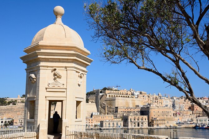 Vallettas Historic Charm: A Guided Walking Tour