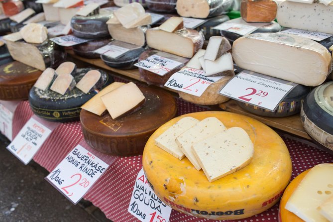 Vienna's Highlights: Food, Coffee and Market Walking Tour