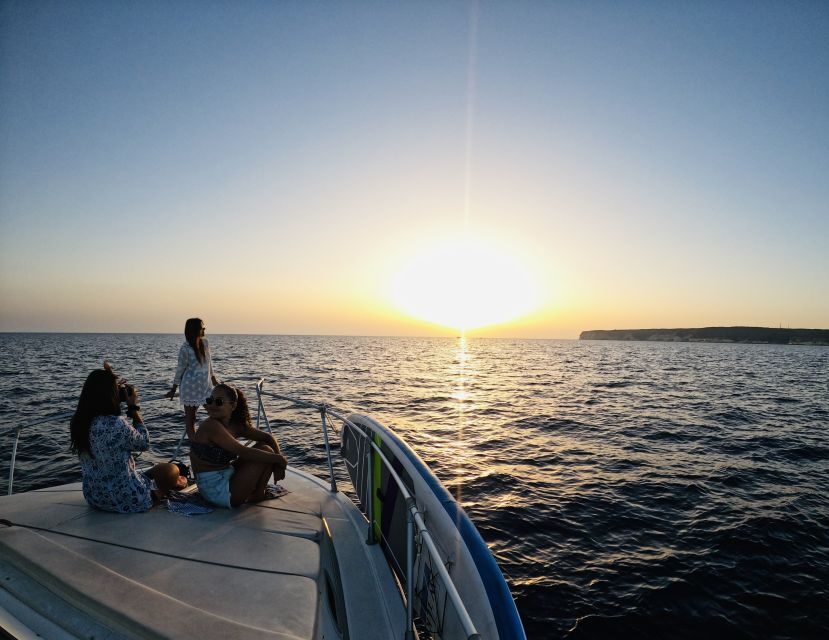 3-hour boat trip at sunset with the sighting Delfini