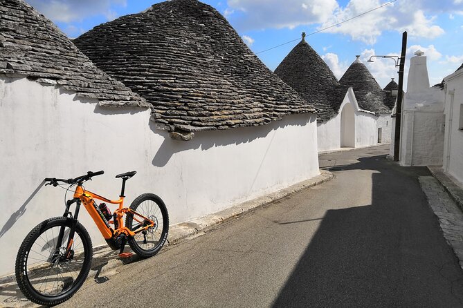 GPS Self guide Locorotondo+Alberobello + tasting in the vineyard - Real Traveler Insights