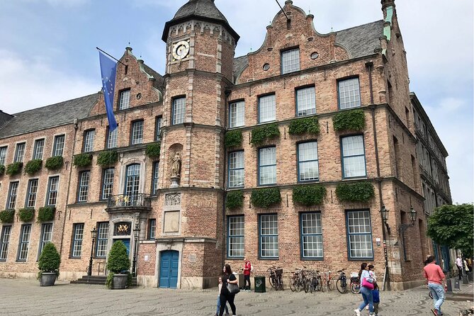Guided Walking Tour in Dusseldorf - Detailed Breakdown of the Itinerary