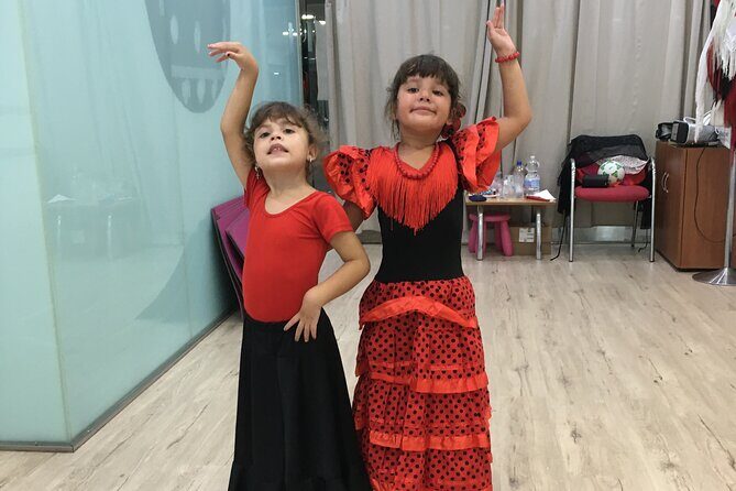 45 minutes flamenco dance class for family in Málaga