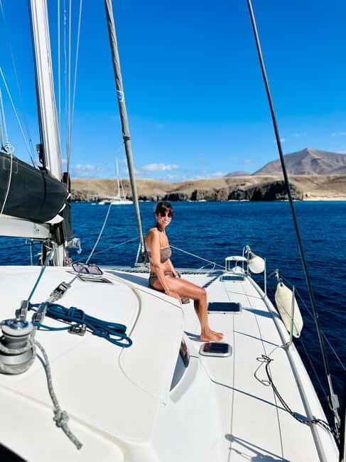 4h Shared Catamaran sailing to Papagayo Beaches (12pers max)