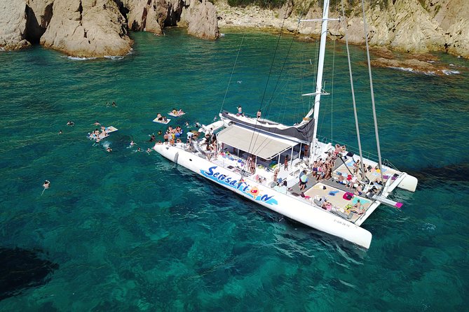 Catamaran ride -Costa Brava with barbecue and drinks. Familiar. - Who Will Love This Experience?