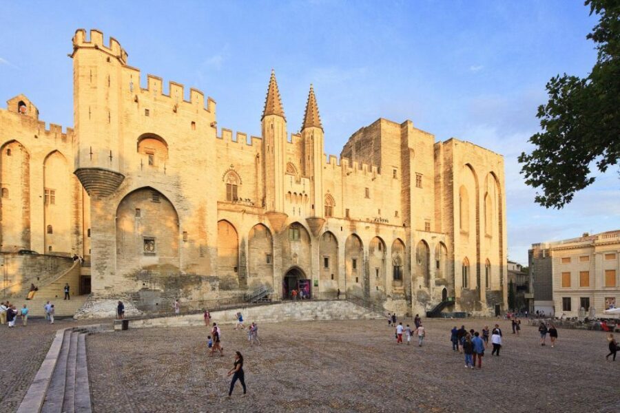 Aix en Provence and Avignon city of Popes Private Tour